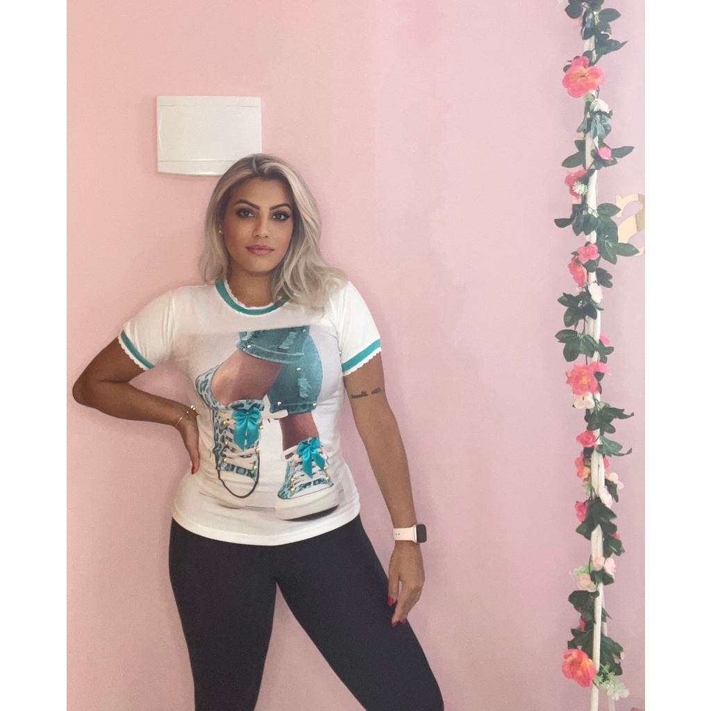 Camiseta Feminina T- shirt luxo, blusinha com aplicação em pedraria e ...