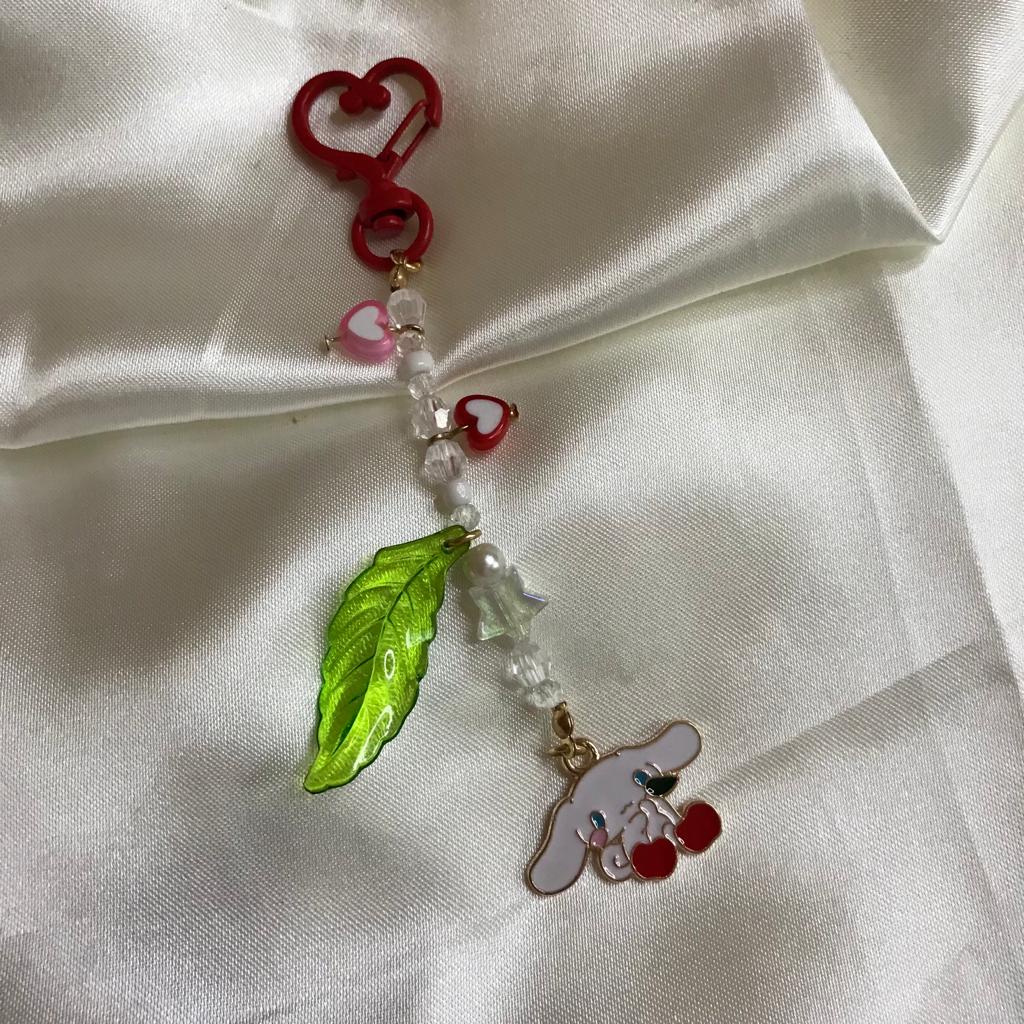 Key charm/chaveiro Cherry Garden | Sanrio, cinnamon roll, hello kitty ...
