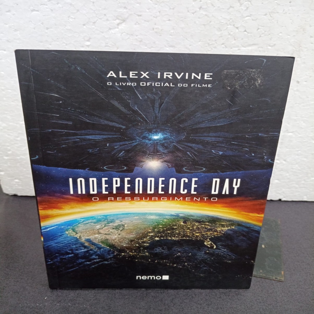 INDEPENDENCE DAY - O RESSURGIMENTO autor Alex Irvine | Shopee Brasil