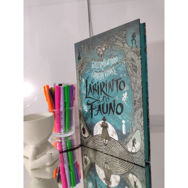 Livro capa dura O labirinto do fauno. Edição luxo | Shopee Brasil Livro capa dura O labirinto do fauno. Edição luxo | Shopee Brasil