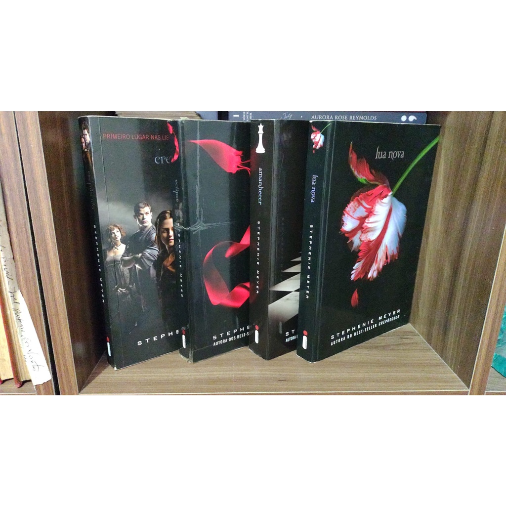 Série crepusculo 4 livros Crepusculo, eclipse,, amanhecer e lua nova | Shopee Brasil