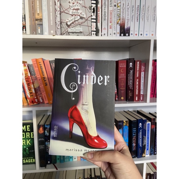 Cinder - crônicas lunares | Shopee Brasil