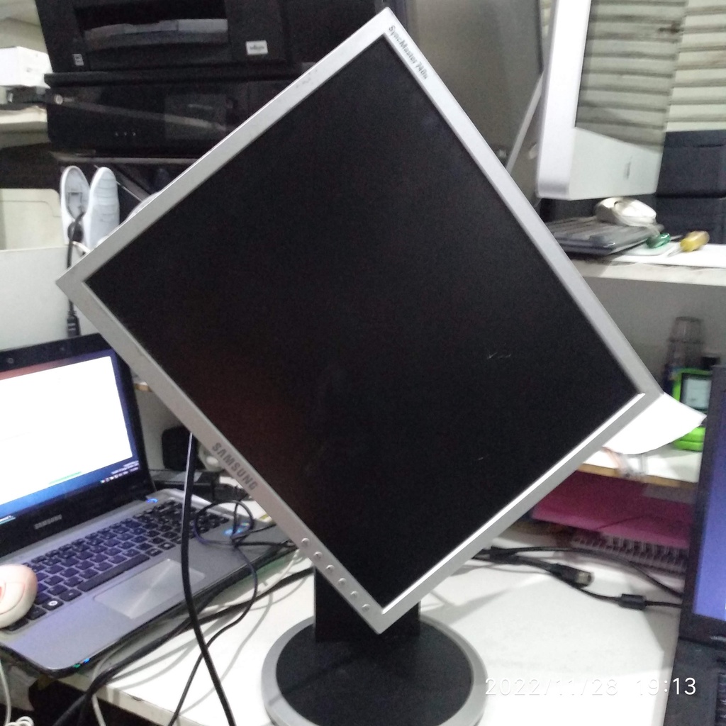 MONITOR SAMSUNG SYNCMASTER 740N 17" POLEGADAS ROTATIVO 9 0- BEM CONSERVADO (Cabos não inclusos ...