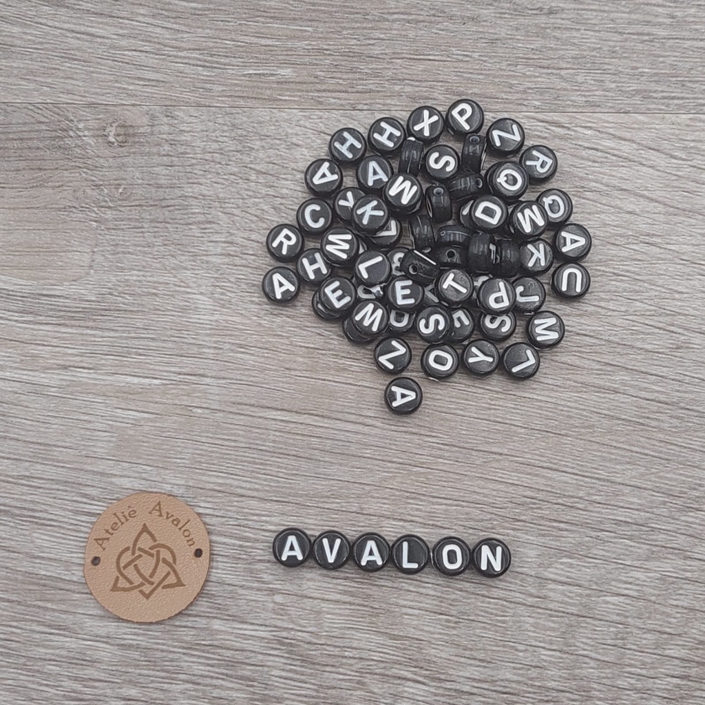 Miçanga Redonda Preta com Letra - 100gr (aprox. 700 entremeios ...