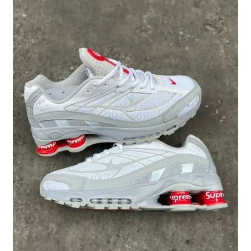 Nike Shox R4 Supreme - Branco e Vermelho | Shopee Brasil