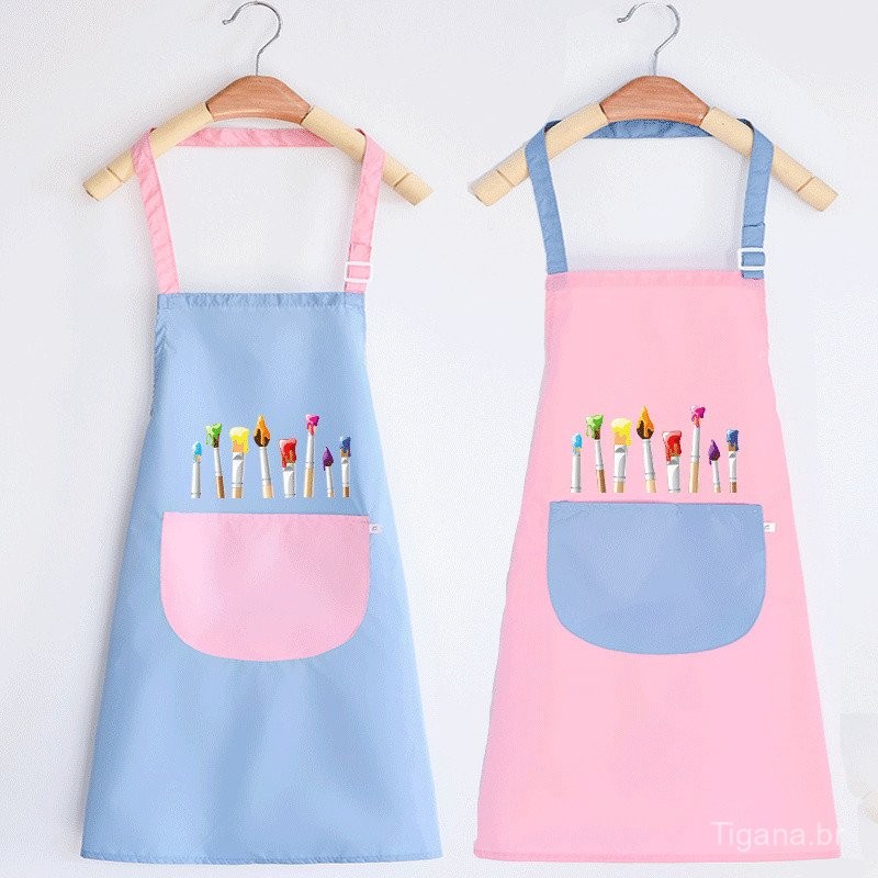 Crianças pintando roupas impermeáveis, arte do jardim de infância, anti ...