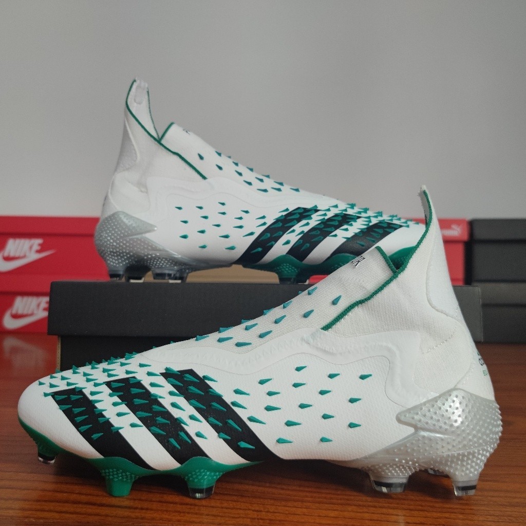 Predador Homens E Mulheres 4 Cores Futebol Campo De Futebol Anormado ...