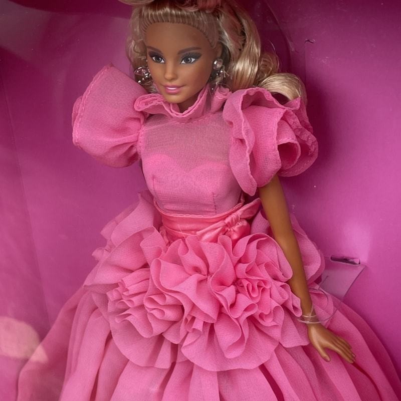 Estoque Pronto Barbie Pink Collection Doll Barbie Assinatura HCB74 ...