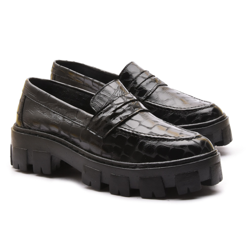 Mocassim Feminino em Couro Calvest com Solado Tratora e Textura Croco ...