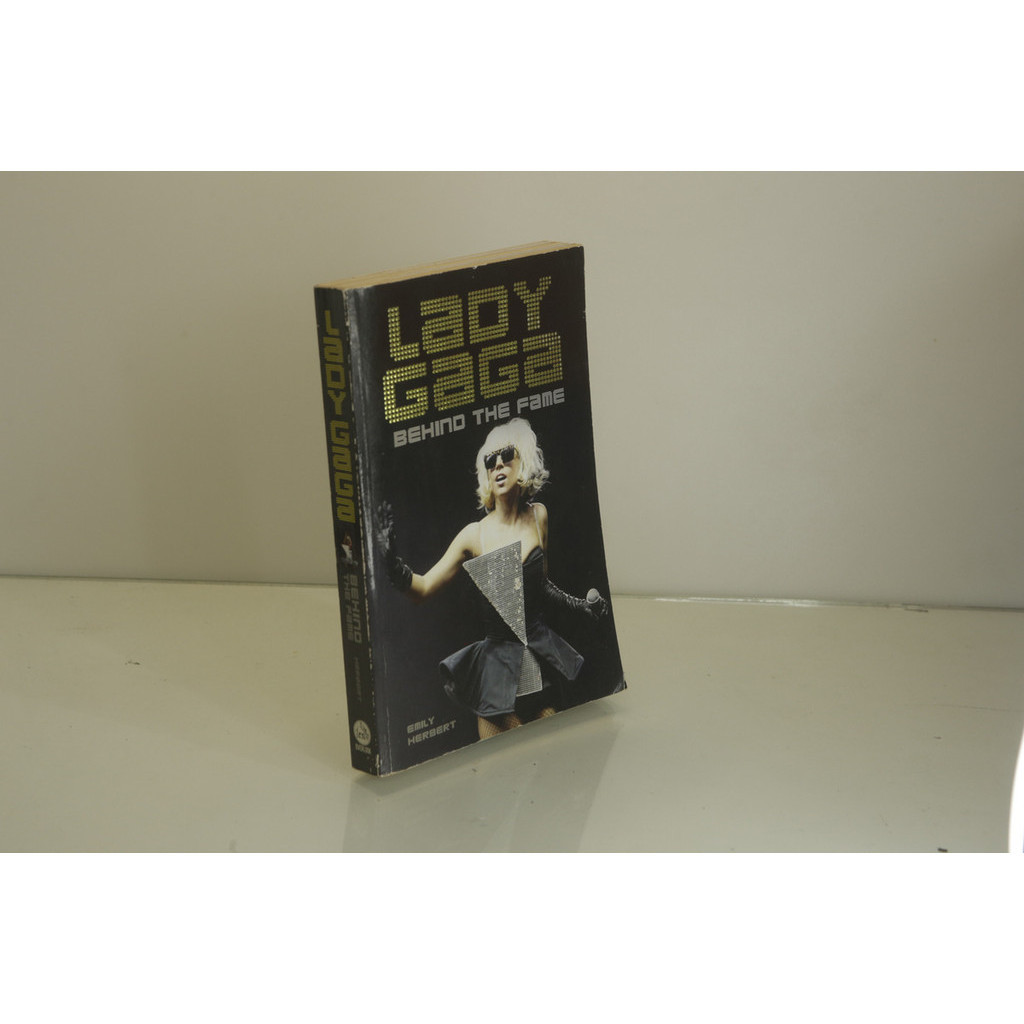 Livro Lady Gaga: Behind The Fame | Shopee Brasil