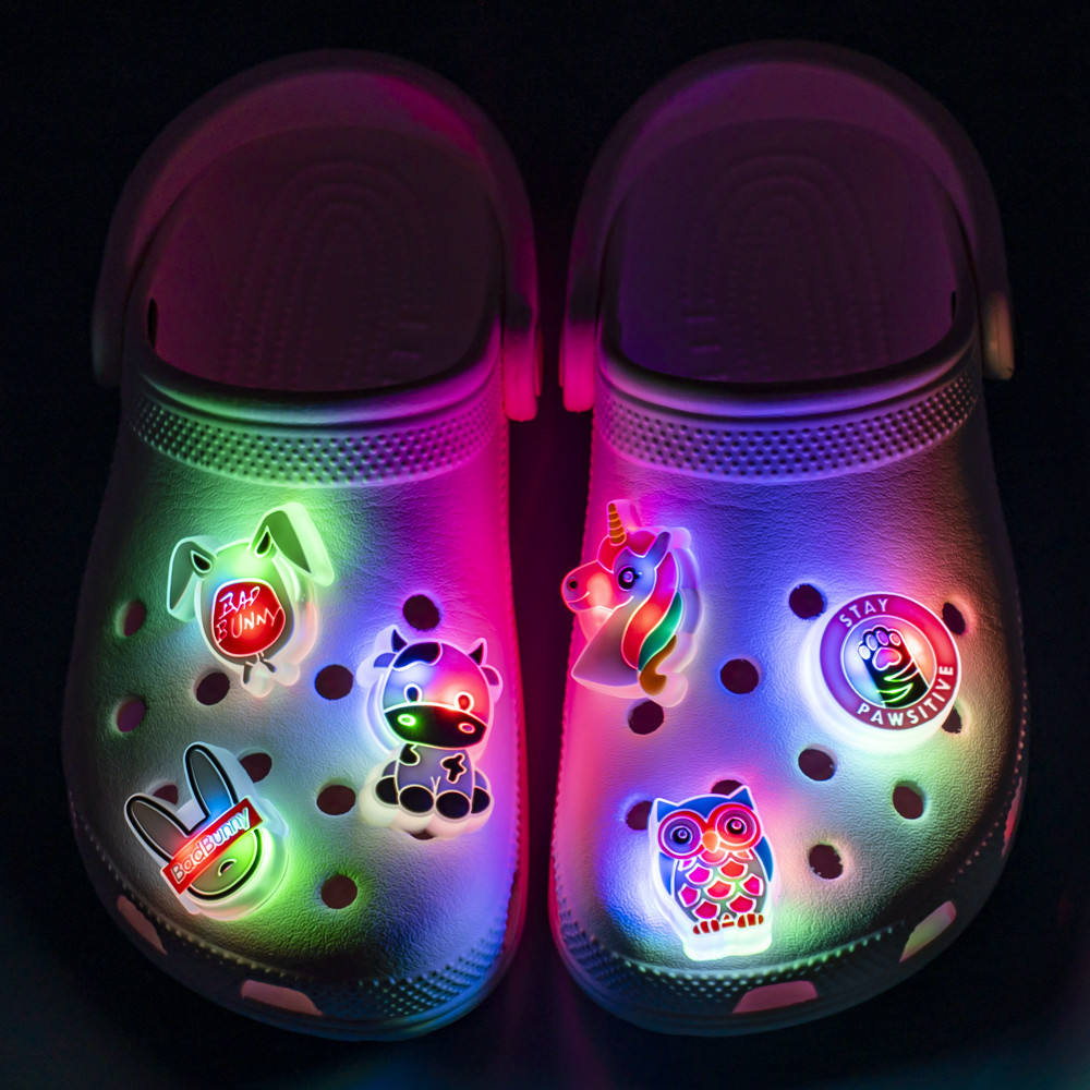 Desenho Led Jibbitz Anime Borboleta Jibitz croc Birlha No Escuro ...