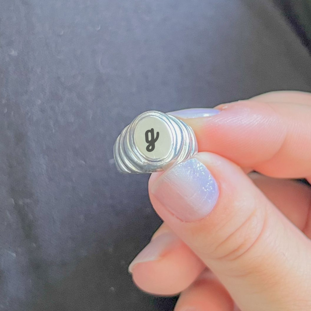 Anel Dedinho Oval Personalizado a prata 925 delicado inicial signo ...