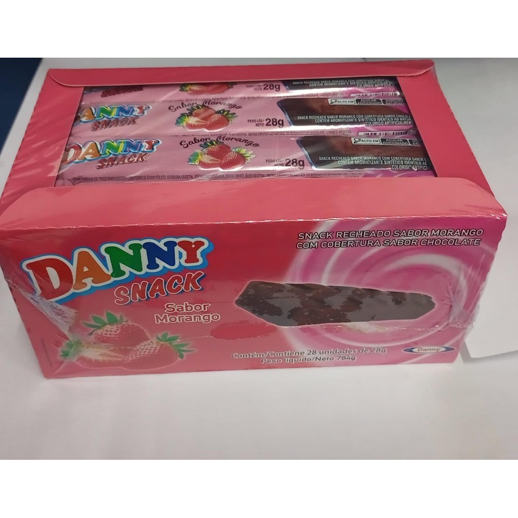 Snack recheado sabor morango com cobertura sabor chocolate com 28 ...