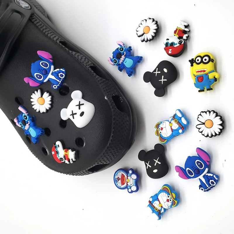 Desenho Animado Doraemon Jibbitz Anime Stitch croc Jibitz Snoopy Kaws ...