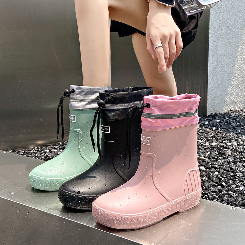 Botas de chuva da moda estilo feminino, botas de chuva curtas médias e ...