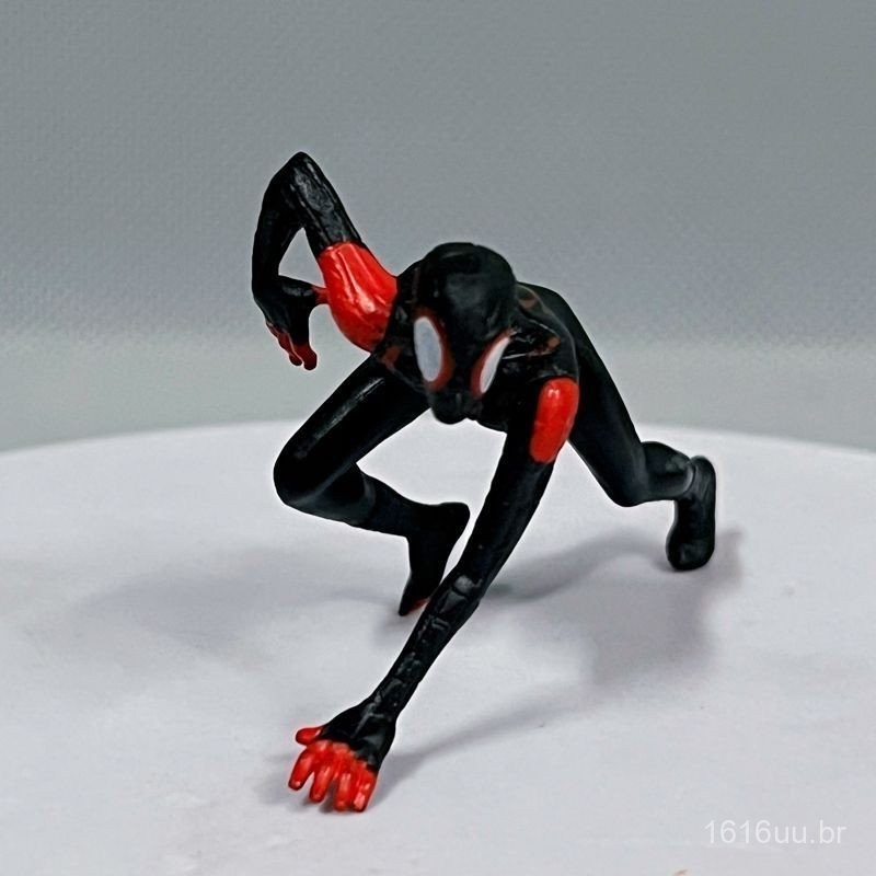 O genuíno homem a granel Miles. Morales Homem-Aranha, a boneca imutável ...