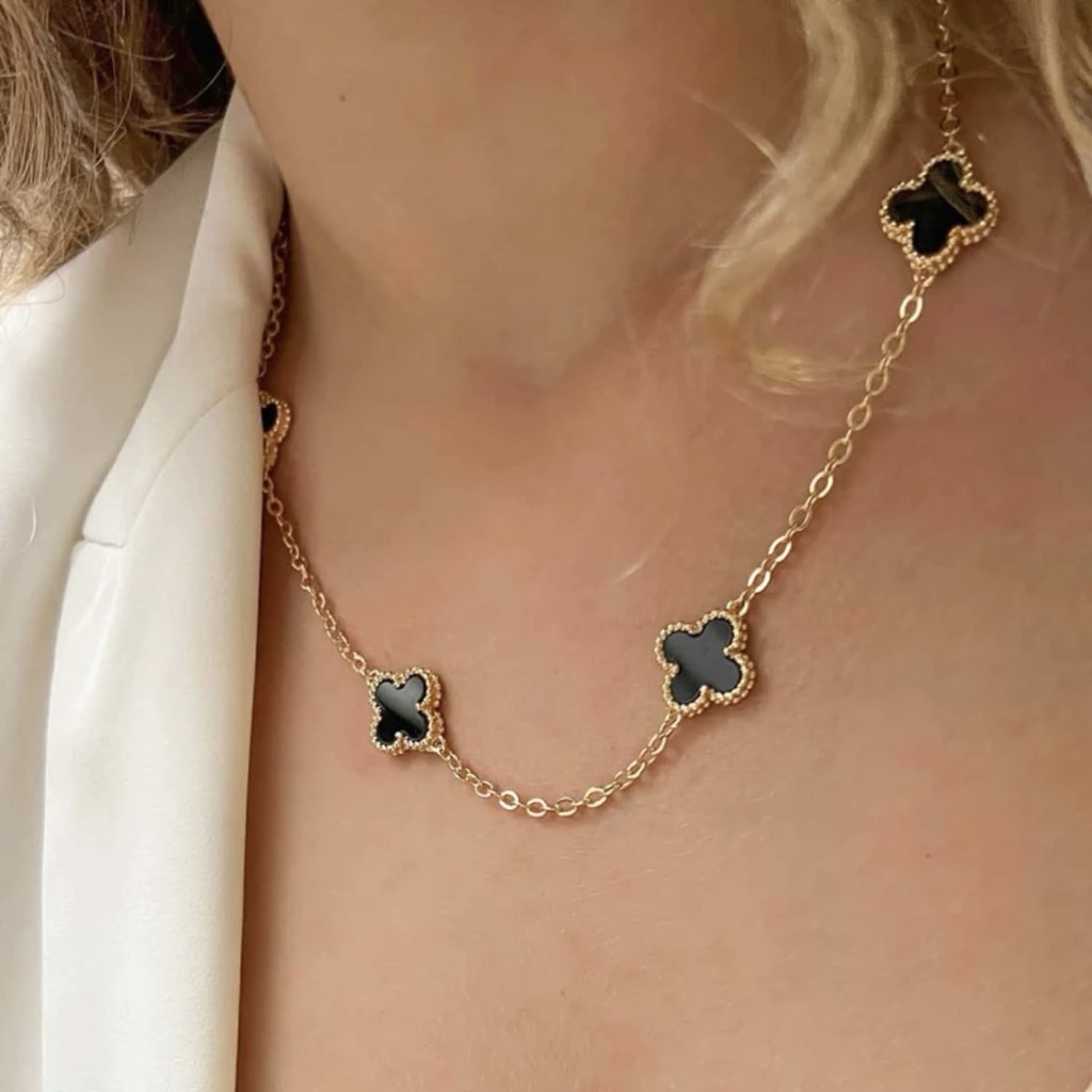 Colar com 5 pingentes de Trevo Virginia Folheada à Ouro | Shopee Brasil