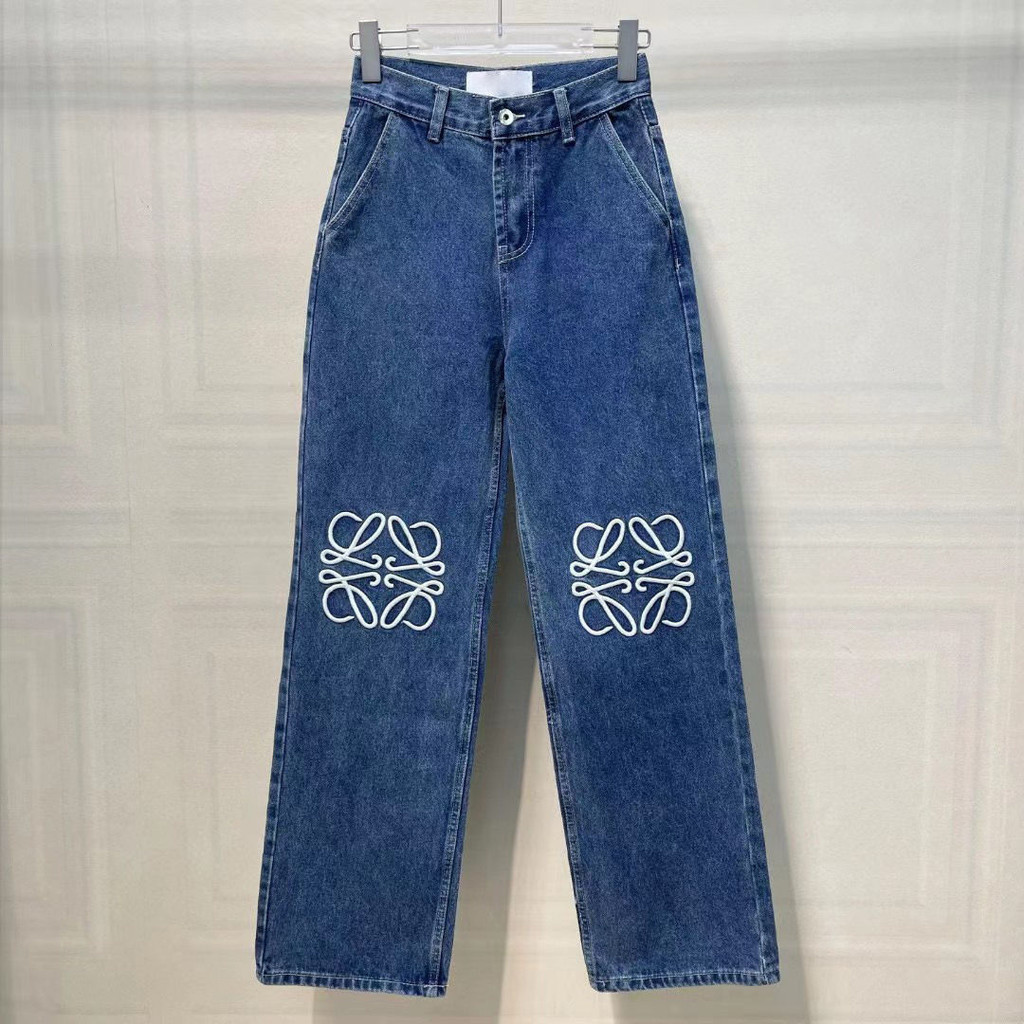 LOEWE2024 Novo homem e mulher com o mesmo jeans com Q7FN ZBSU logotipo ...