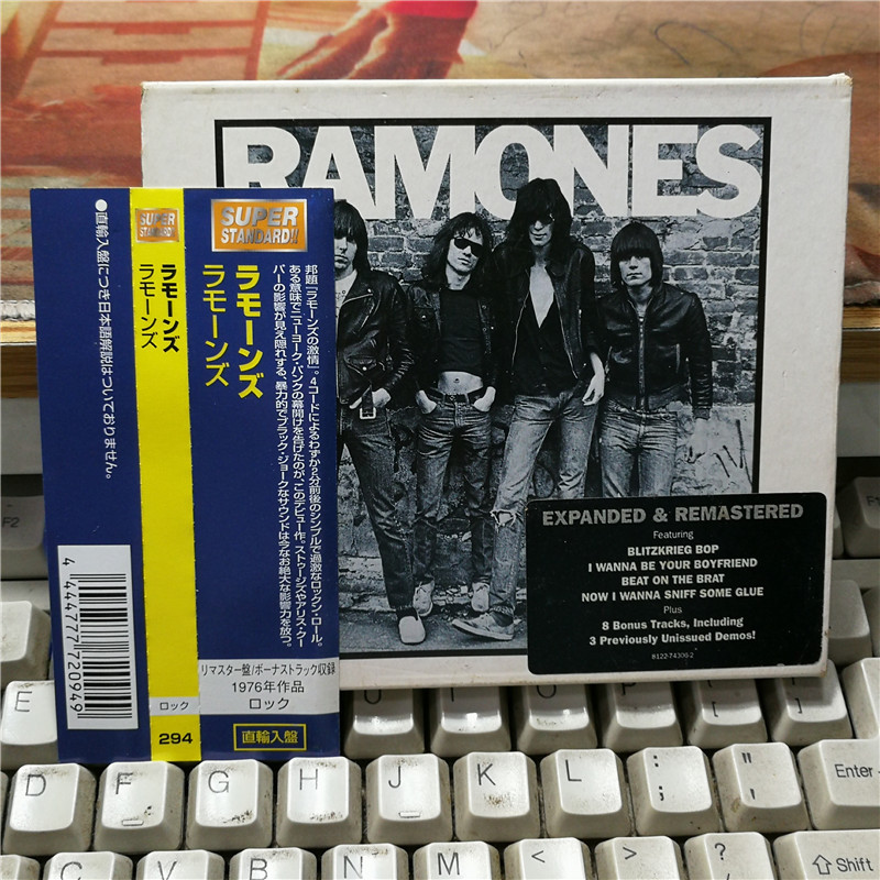 X1222 : RAMONES [Collectibles] | Shopee Brasil