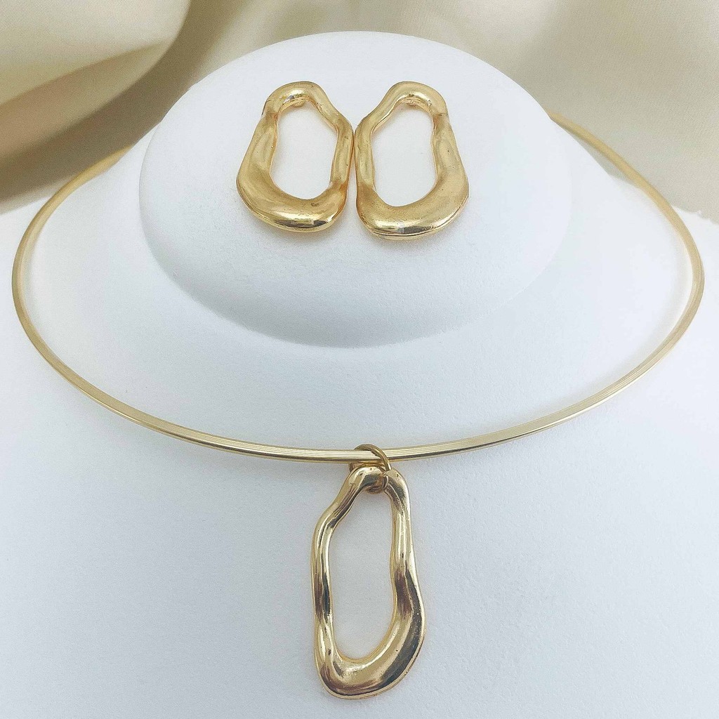 Kit Colar Choker Dourado com Pingente e Brinco | Formato Ondulado ...