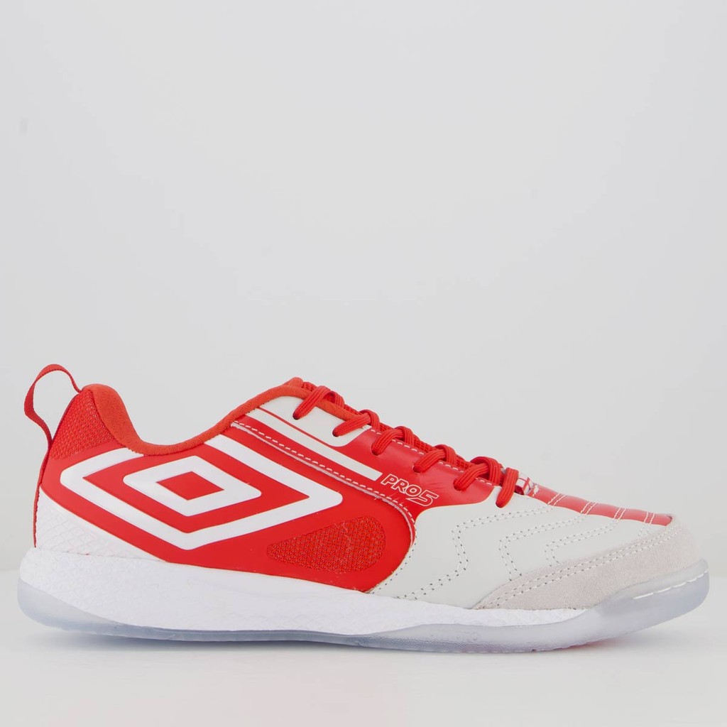 Chuteira Umbro Pro 5 Bump England Futsal Branca e Vermelha | Shopee Brasil