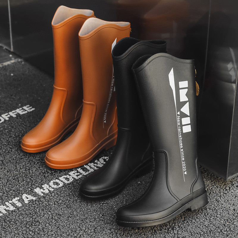 Botas de chuva elegantes de cano alto femininas, sapatos impermeáveis ...