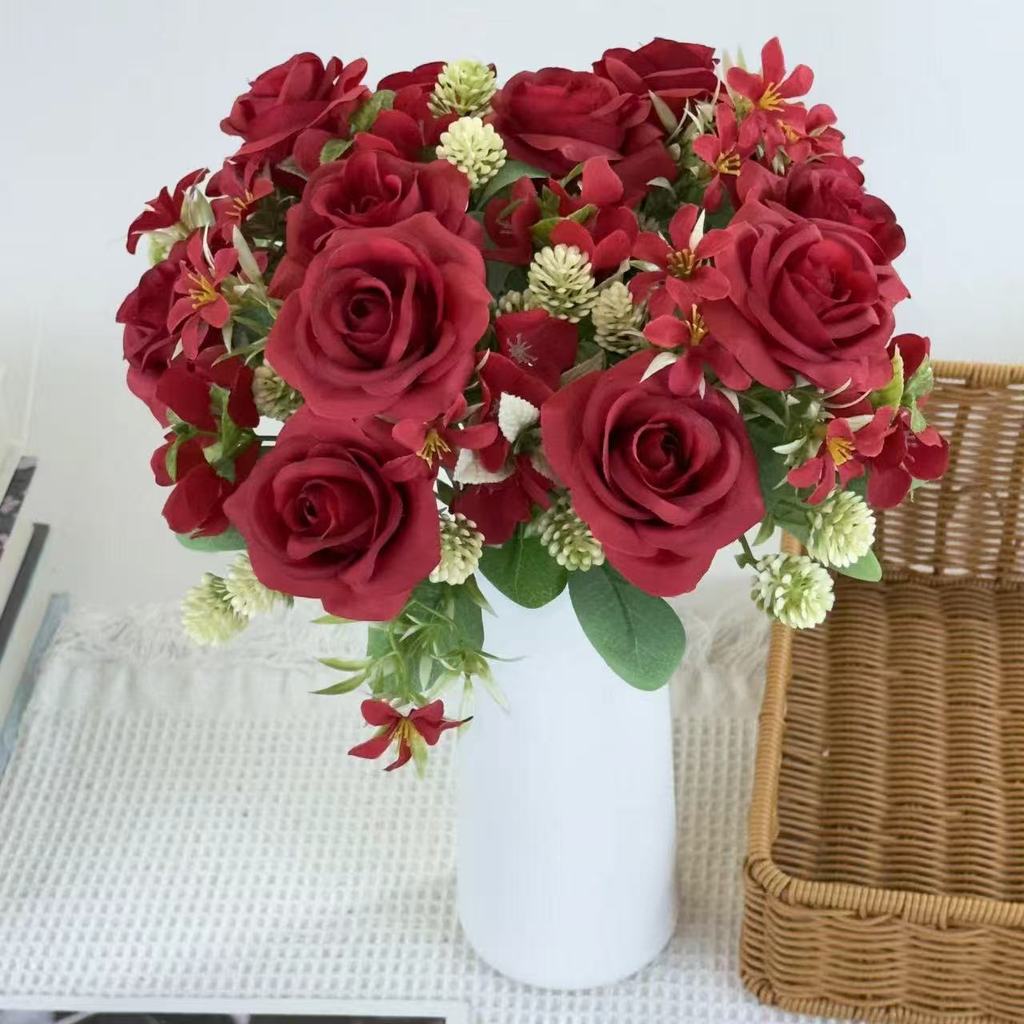 Buque Artificial Com 3 Cabeças Decoradas Com Florzinha e Matinho Buque ...