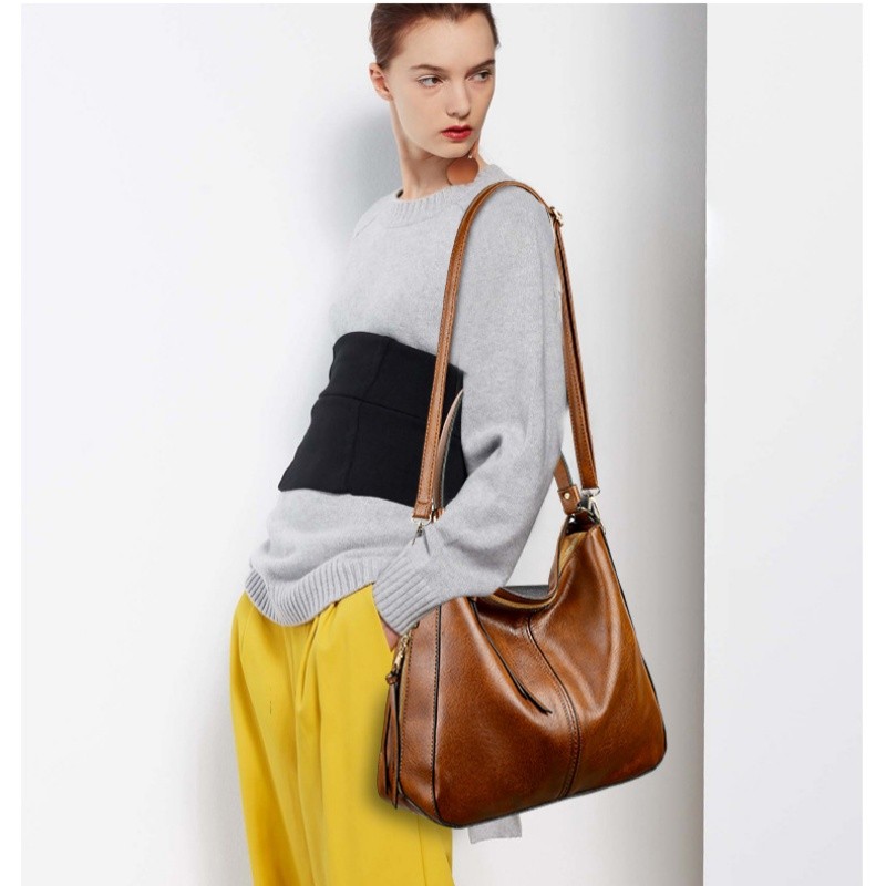 bolsa de couro feminina elegante media shoulder bag de festa de ombro saco meia lua | Shopee Brasil
