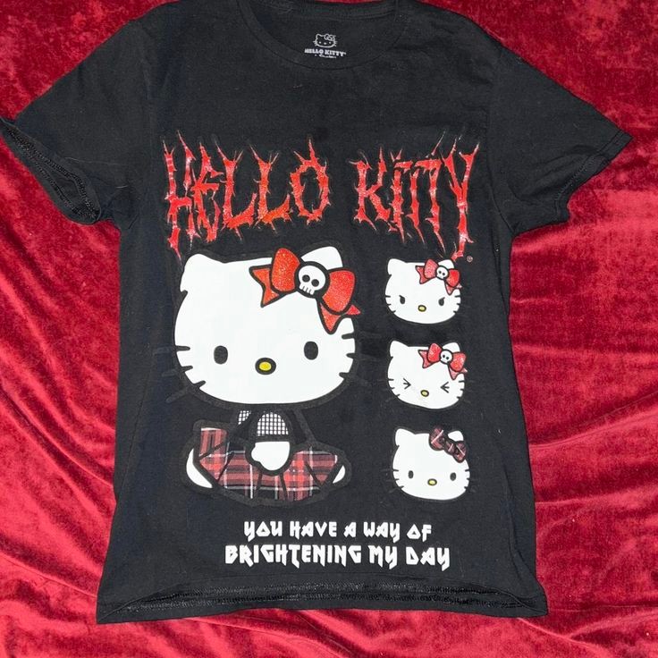 Camiseta Preta Unisex, Design com Hello Kitty Estilizado, Laço Caveira ...